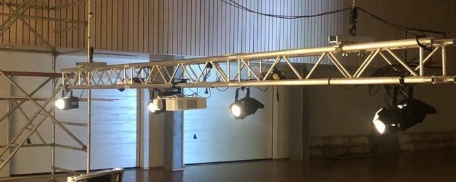 Scenelys på Fyrlykta kulturhus | Spleis fra SpareBank 1