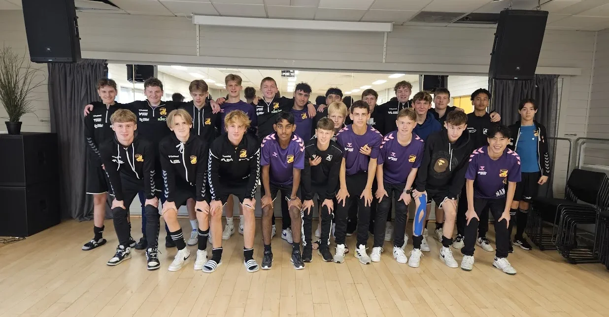 Støtt Flaktveit G19 på vei til Norway Cup 2024 💛🖤🏆 | Spleis fra SpareBank 1