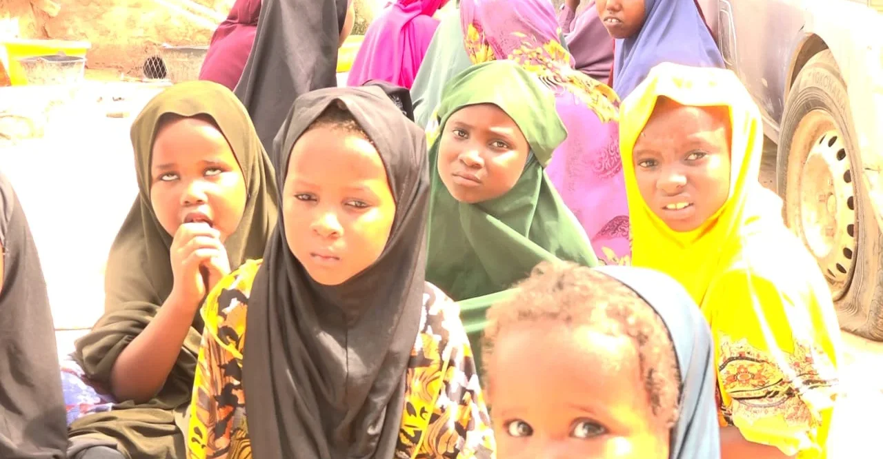 HJELP FATTIGE OG FORELDRELØSE BARN SOM TRENGER DIN STØTTE | Spleis fra ...