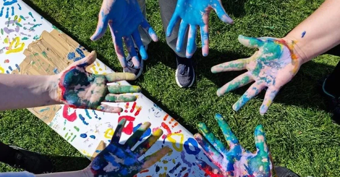 Bjerkely folkehøyskole – Sammen for små helter – NRK TV-aksjonen ...