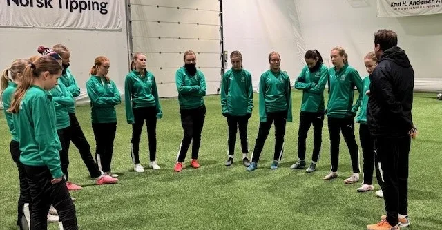 Støtt HamKam J 15 Elite ved å kjøpe lodd | Spleis fra SpareBank 1